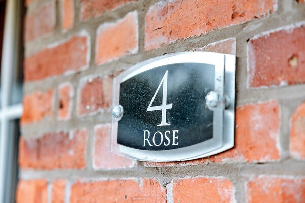 2 Bedroom Cottage In Dorrington, No Deposit - Shropshire