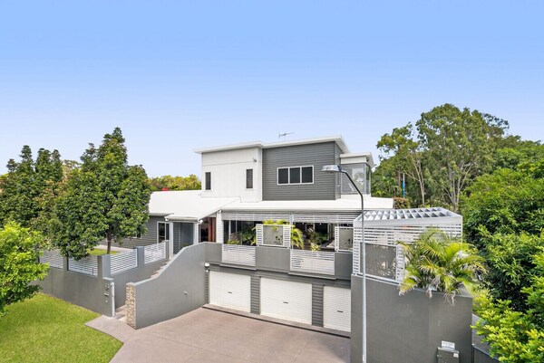 Stylish 4br Home W/ Bbq & Media Room In Mt Ommaney - Oxley