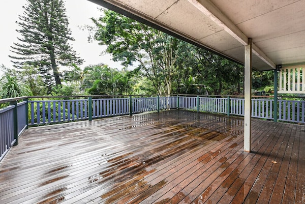 Spacious 5br Retreat W/balcony Gym Near Hotspots - Logan City