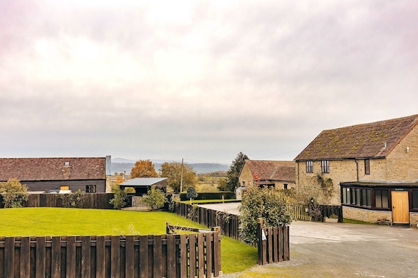 Luxury Retreat In Uk With Pool & Tennis Court - West Midlands