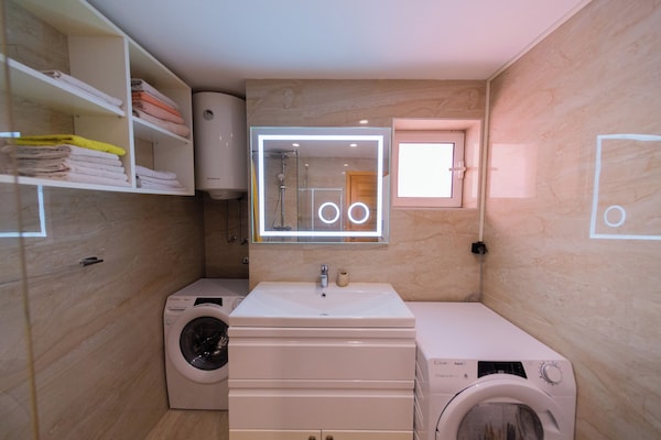 Charming 2-bedroom Apartment With Balcony In Beautiful Budva - Budva