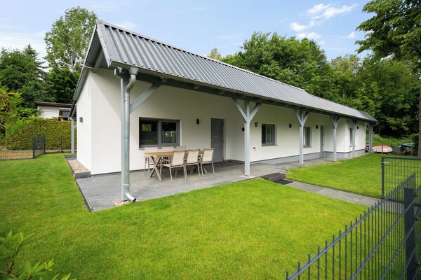 Neues Ferienhaus Mit Boot Am See  Ihr Moderner Hundefreundlicher Rückzugsort - Mirow