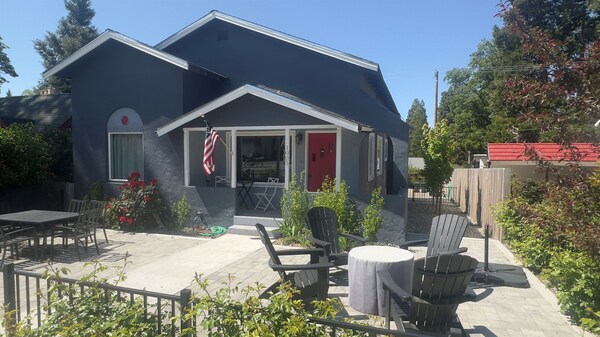 Bungalow On The Boulevard In Mt. Shasta - Mount Shasta, CA