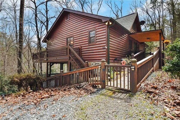 Discover Tranquility At Hidden Oasis, A Charming Home Nestled In Serene Cherry Log Mountain - Blue Ridge, GA