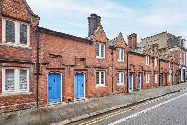 Host & Stay | Dame Alice Street - Bedford