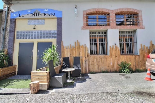 Atypical House In Marseille, Ideal For Groups Of Friends Or Large Families. - Marseille