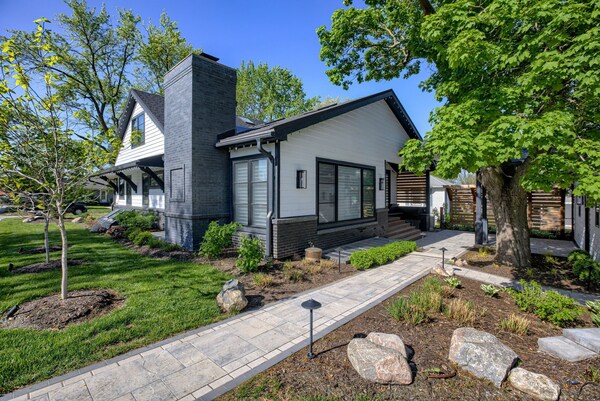 The South House In Gretna, Ne - 5 Bedrooms - Two Rivers State Recreation Area, Waterloo