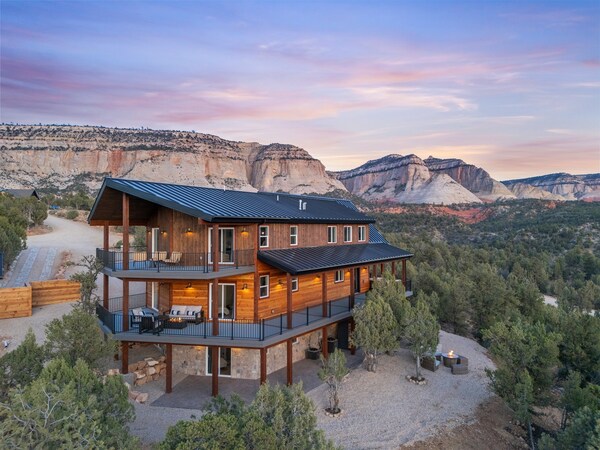 Twilight Ridge: Zion Basecamp W/ All The Extras - Orderville, UT