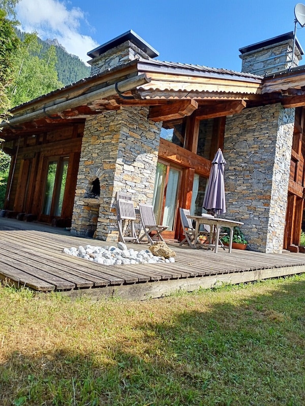 Chalet Mont-blanc View, Jacuzzi, Garden & Parking - Aiguille du Midi