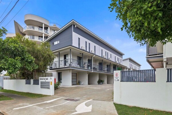 Coastal Comfort 3br Home In Heart Of Redcliffe - Redcliffe