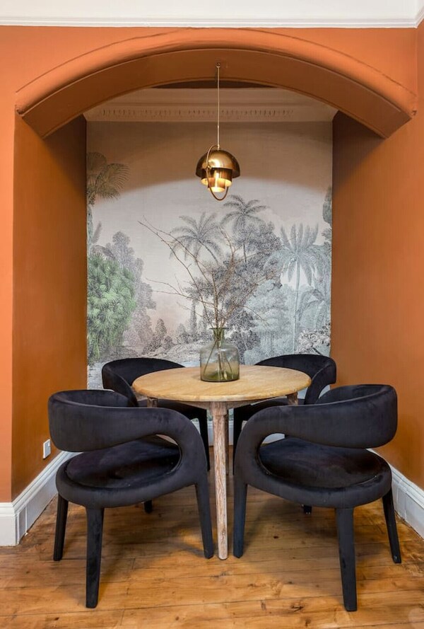Stylish Penthouse Retreat - Dunblane