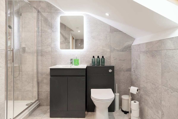 Central Harrogate Beautiful Bright 1-bedroom Apt - Harrogate