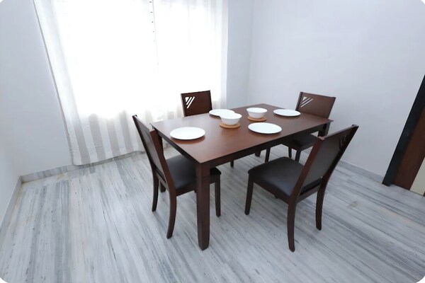 2 Bedroom Apartment In Chennai/air Conditioned/wifi/ Central / Downtown Location - Chennai