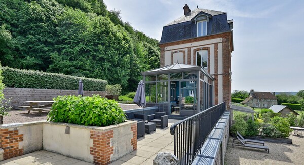 La Tour De Lestuaire | Sea View & Shared Garden | 6 Guests - Normandy