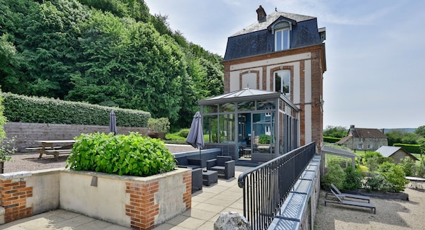 La Tour De Lestuaire | Sea View & Shared Garden | 6 Guests - Normandy