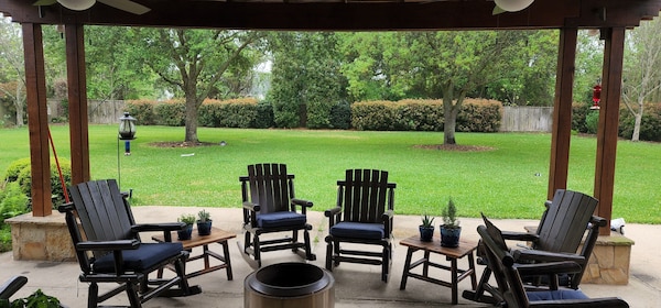 Spacious Upscale 5-bedroom House 1 Acre Pet Friendly In Cypress - Stagecoach, TX