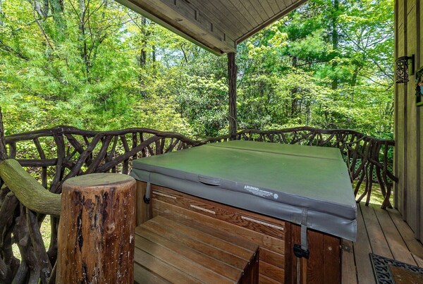 Gorgeous Cabin With Hot Tub And Pickleball -  Minutes To Hiking + Waterfalls - Sapphire, NC