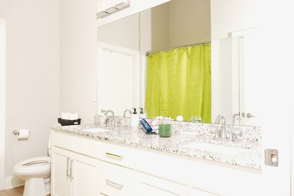 Luxury 1br In Atlanta - Stylish - Roswell, GA