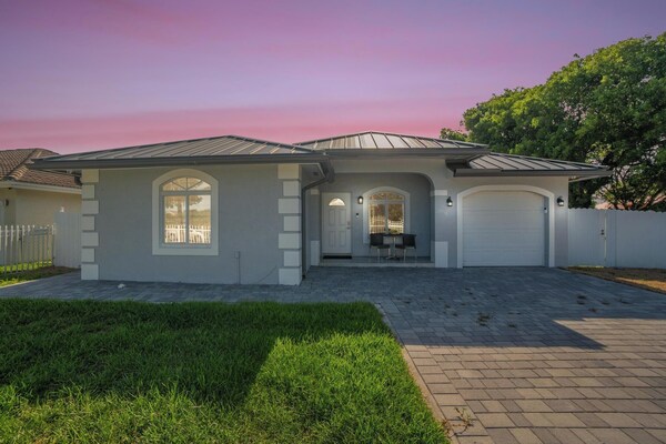 The Miami Gardens Getaway, 7 Min To Hard Rock Stadium, 35 Min To Miami Airport - Miramar, FL