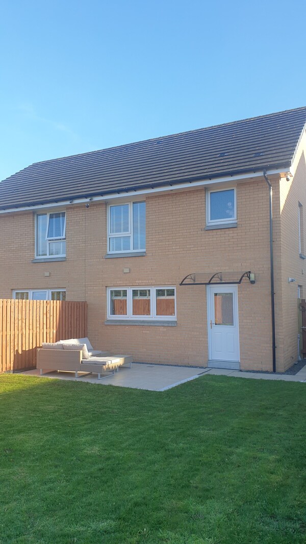 New Property / Quiet Area / Free Parking / Private Garden - Glasgow