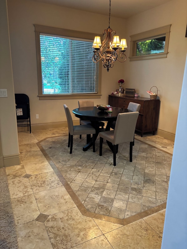 Gorgeous  3-bedroom Villa At The Banbury Golf Course Subdivision. - Meridian, ID