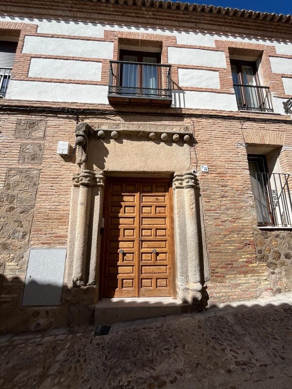 Apartment In Toledo With Views Of The City And Swimming Pool In The Summer Months. - Toledo