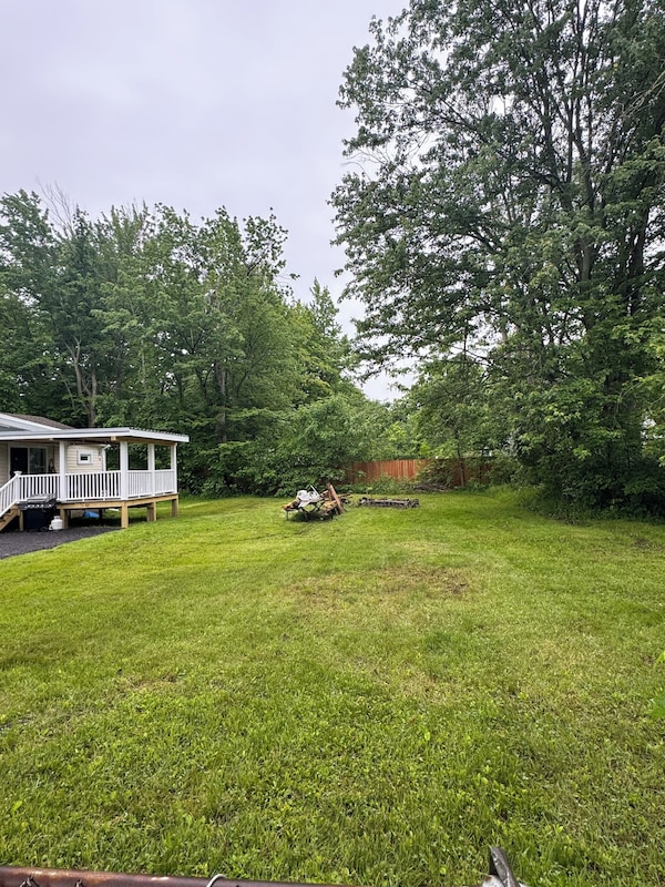 Charming 3-bedroom House With Wifi, Spacious Yard And Close To Lake Erie Beach! - Eden, NY