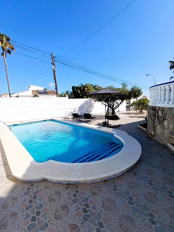 Private Villa With Swimming Pool In Torrevieja, Ac &Wifi - La Mata