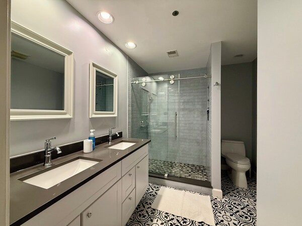 Charming 3-bedroom Townhome With Ac, Wifi In Fabulous Gaithersburg - Gaithersburg, MD