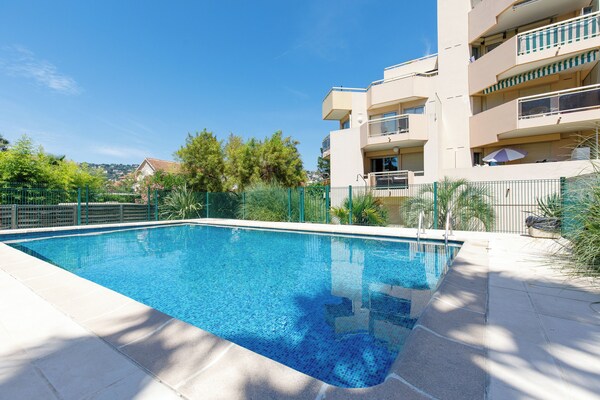 Air-conditioned 39m2 Studio Close To Stores, Beach And Train Station. 10 Mn Walk To All - Vallauris