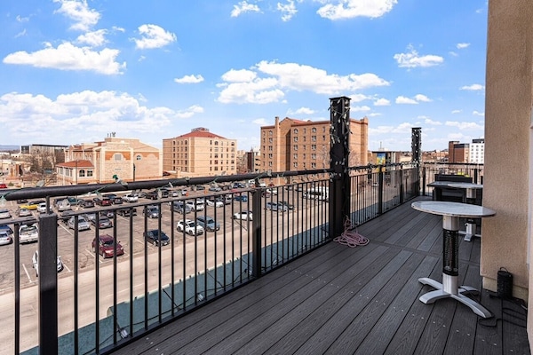 Charming 1-bedroom Apartment On The Historic Pueblo Riverwalk - Pueblo West, CO