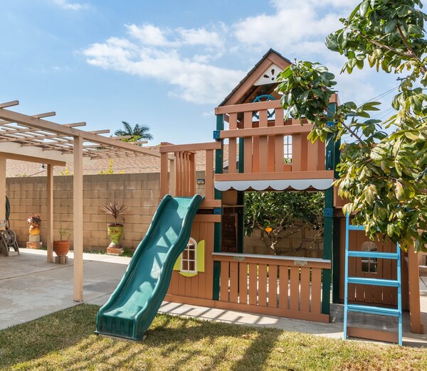 Stylish Family Getaway-5min To Disney, Playground, Sleeps 8 - Buena Park, CA