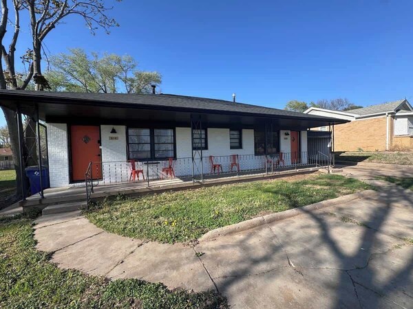 Derby Delight - Cozy King - Near Park! - Derby, KS