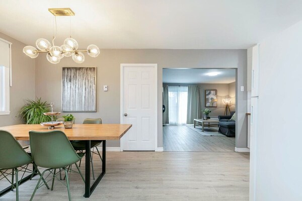 Three Bedroom Apartment, Free Parking. Ev Charger. - Brossard