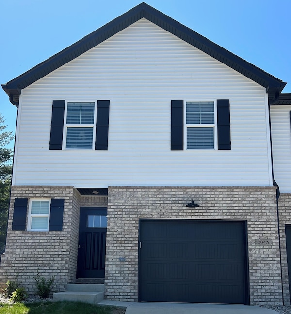 Charming, Modern, New Construction Retreat  Right In The Heart Of Etown - Elizabethtown, KY