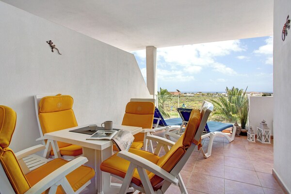Vacation 'Casa Rosa' With Sea View, Shared Pool And Wi-fi - Costa Teguise