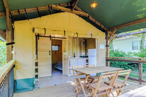Caravane 'Tente Lodge' Avec Piscine Partagée, Terrasse Privée Et Wi-fi - Vézac