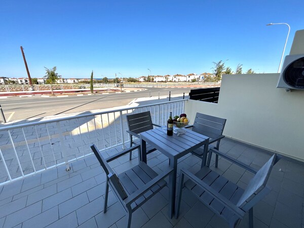 Stay Almyra Apartment - Фамагуста