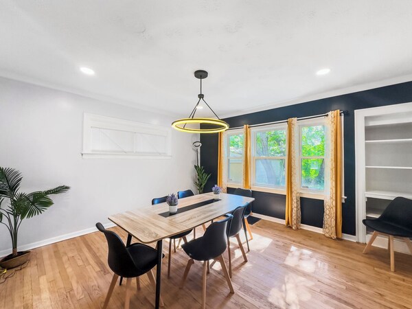 Modern Comfort Near Clinic & Downtown,  King Bed! - Willoughby, OH