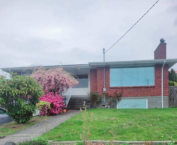 Charming 1-bedroom Apartment In Delightful Tacoma With Wifi - Ruston, WA