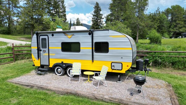 New & Adorable Retro Rv Minutes From Glacier National Park - Montana