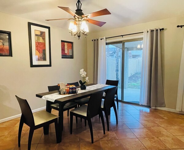 Cozy Home In Surprise, Arizona By Micah - Wildlife World Zoo, Aquarium & Safari Park