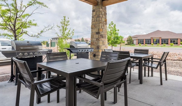 Enjoy Pet-friendly Room With Kitchen - Your Colorado Springs Hideaway - Monument Lake, Monument