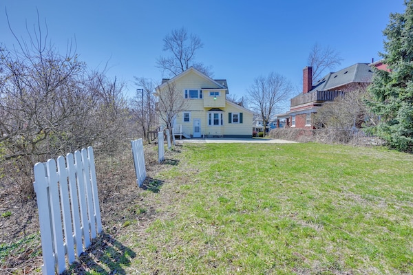 < 1 Mi To Old Town Lansing: Home W/ Furnished Deck - East Lansing, MI