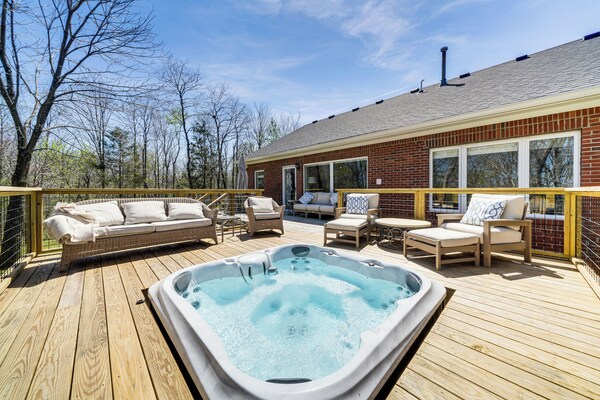 Hot Tub, Deck & Fire Pit: Chic Louisville Home! - Louisville, KY