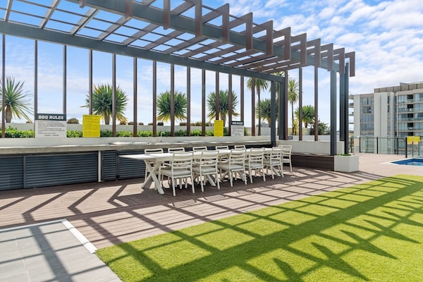 2br West End Apartment With Pool, Bbq And Parking - Griffith University, Nathan Campus