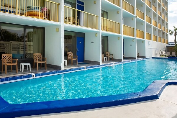 3 Beachy Rooms W/ Outdoor Swimming Pool, Perfect For A Family Vacation - Fort Walton Beach, FL
