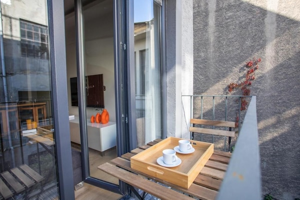 Air-conditioned, Wifi, 1 Bedroom And 1 Living Room Apartment In Galata. - İstanbul