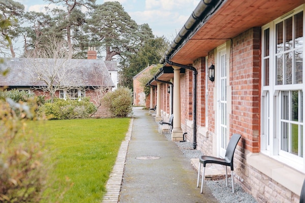 2 Bedroom Cottage For 4 Guests, No Deposit - Church Stretton