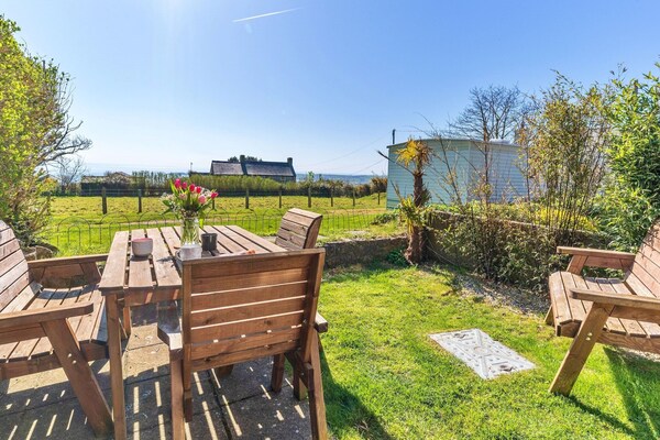 House In Mynytho With Sea & Mountain Views - Abersoch